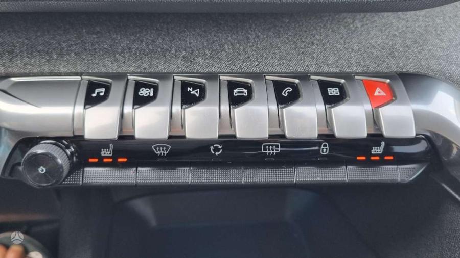 Melns Peugeot 3008 2018 Šauļi, ar dzinēja tilpumu 1.60 L un nobraukumu 210 tūkst. km par 11200 €, foto 26 vietnē AUTOMOTO.COM.LV