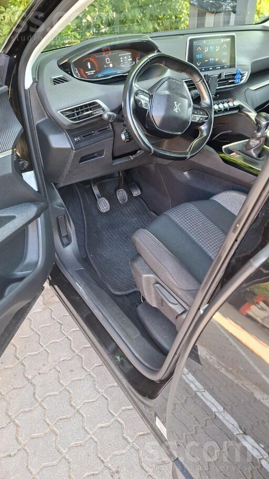 Black Peugeot 3008 2018 in Jelgava, with an engine capacity of 1.20 L and mileage of 147 thousand km for 10650 €, photo 8 on AUTOMOTO.COM.LV