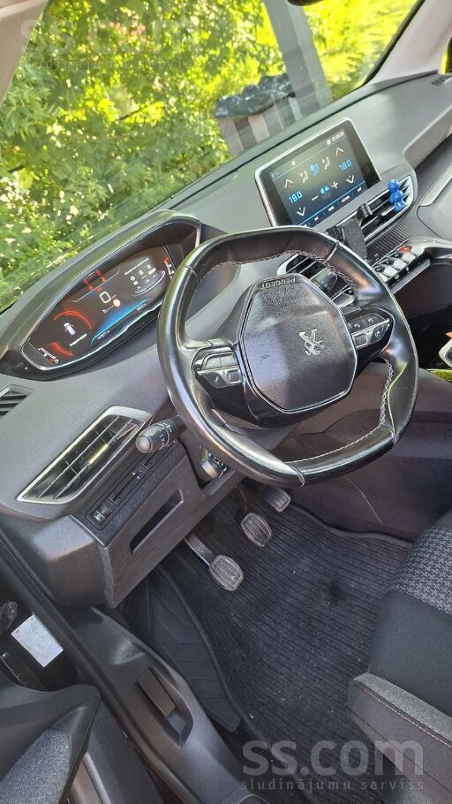 Black Peugeot 3008 2018 in Jelgava, with an engine capacity of 1.20 L and mileage of 147 thousand km for 10650 €, photo 9 on AUTOMOTO.COM.LV