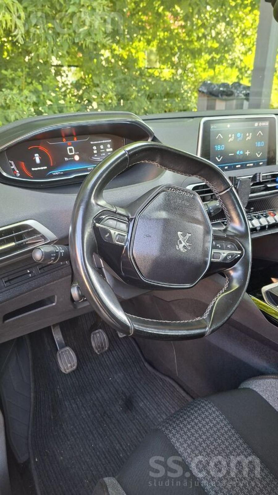 Black Peugeot 3008 2018 in Jelgava, with an engine capacity of 1.20 L and mileage of 147 thousand km for 10650 €, photo 10 on AUTOMOTO.COM.LV