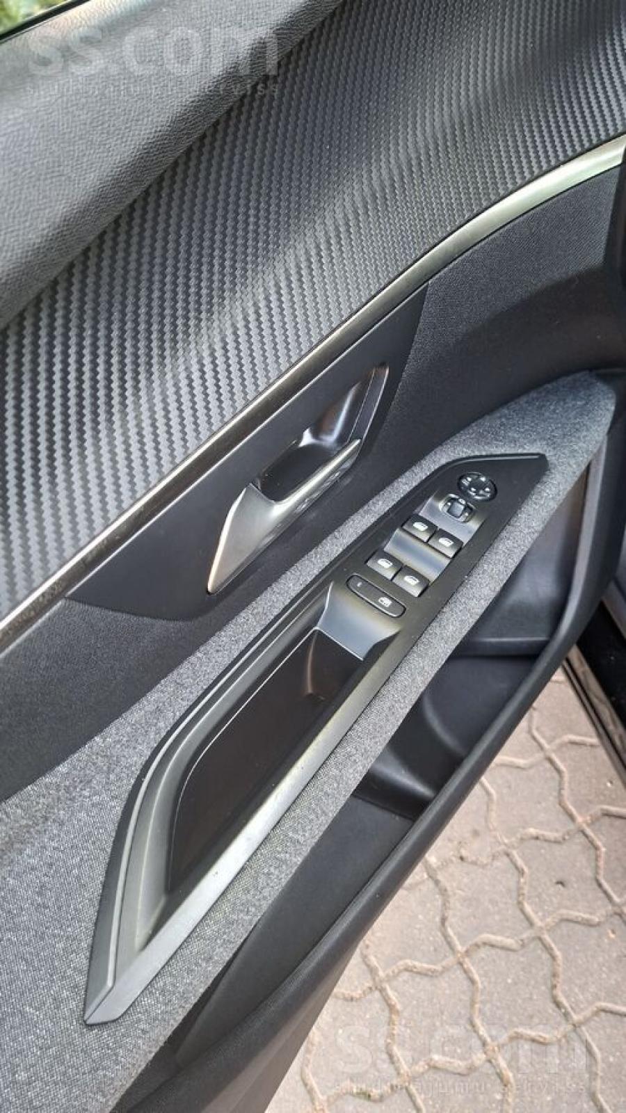 Black Peugeot 3008 2018 in Jelgava, with an engine capacity of 1.20 L and mileage of 147 thousand km for 10650 €, photo 12 on AUTOMOTO.COM.LV