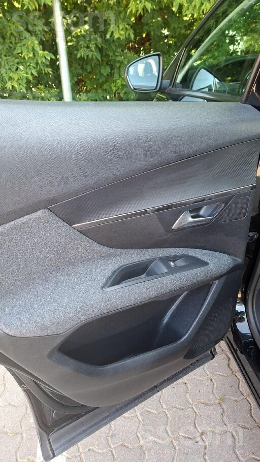 Black Peugeot 3008 2018 in Jelgava, with an engine capacity of 1.20 L and mileage of 147 thousand km for 10650 €, photo 16 on AUTOMOTO.COM.LV