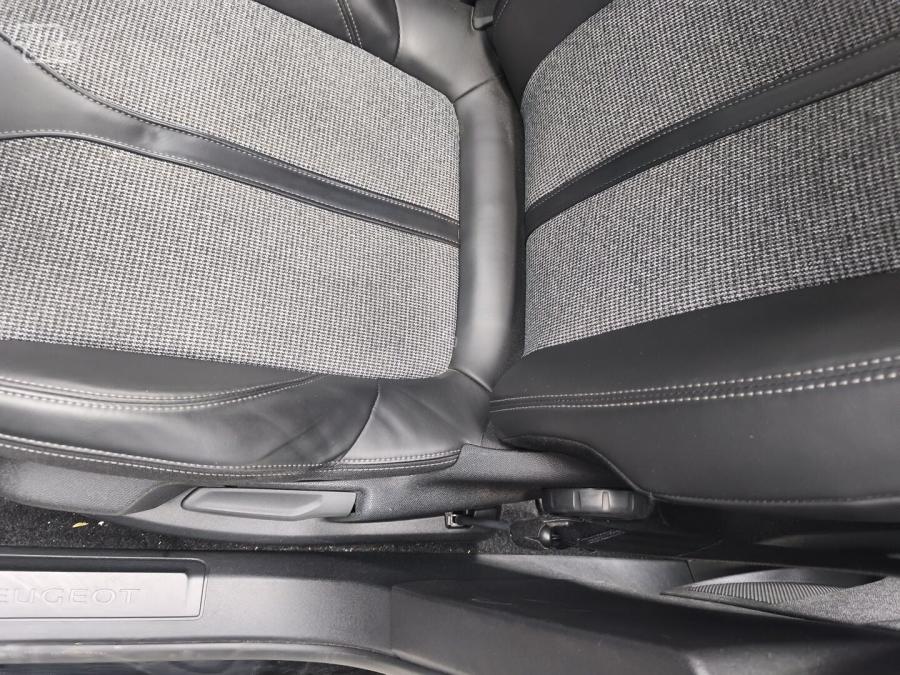 Black Peugeot 3008 2018 in Kaunas, with an engine capacity of 1.50 L and mileage of 194 thousand km for 12600 €, photo 15 on AUTOMOTO.COM.LV