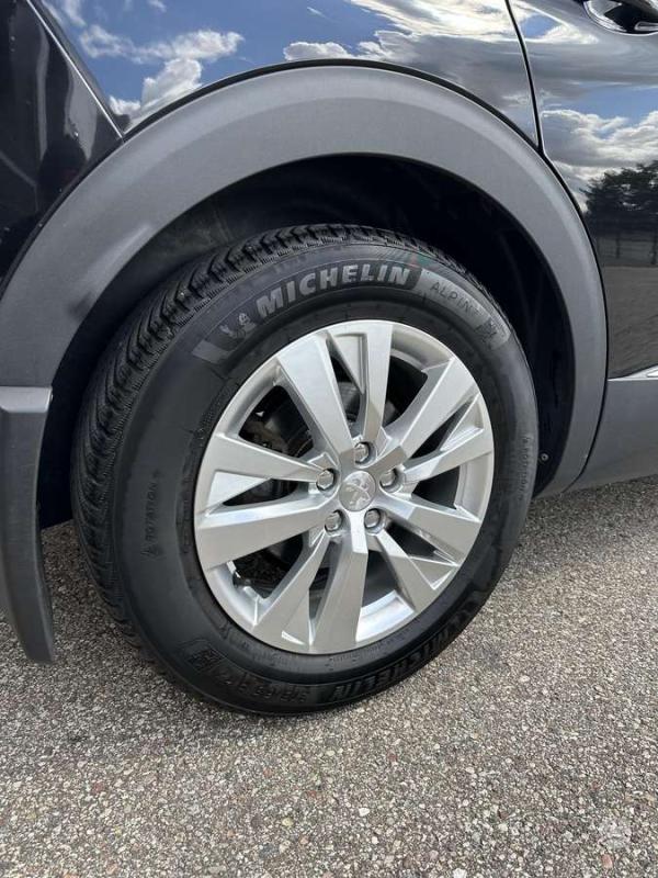 Peugeot 3008 2018 in Marijampole on AUTOMOTO.COM.LV Black Peugeot 3008 2018 in Marijampole, with an engine capacity of 1.20 L and mileage of 176 thousand km for 8350 €, photo 6 on AUTOMOTO.COM.LV