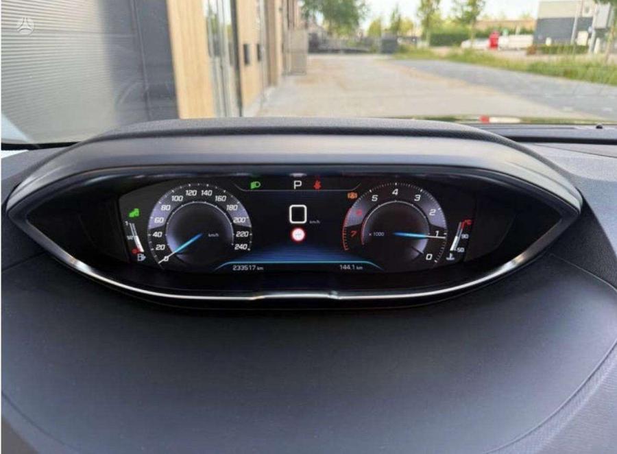 Black Peugeot 3008 2019 in Kaunas, with an engine capacity of 1.20 L and mileage of 231 thousand km for 12150 €, photo 30 on AUTOMOTO.COM.LV