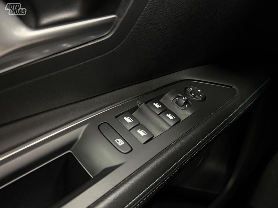 Black Peugeot 3008 2020 in Vilnius, with an engine capacity of 1.20 L and mileage of 103 thousand km for 17990 €, photo 15 on AUTOMOTO.COM.LV