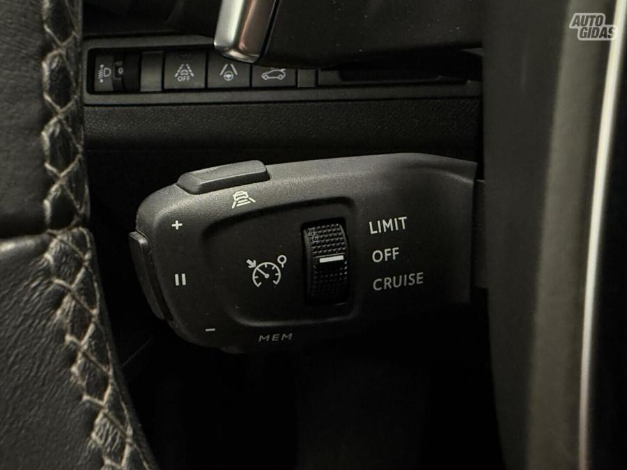 Black Peugeot 3008 2020 in Vilnius, with an engine capacity of 1.20 L and mileage of 103 thousand km for 17990 €, photo 17 on AUTOMOTO.COM.LV