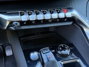 Black Peugeot 3008 2020 in Jurmala, with an engine capacity of 1.20 L and mileage of 58 thousand km for 12950 €, photo 30 on AUTOMOTO.COM.LV