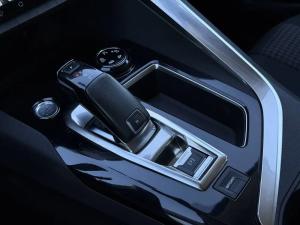 Black Peugeot 3008 2020 in Jurmala, with an engine capacity of 1.20 L and mileage of 58 thousand km for 12950 €, photo 32 on AUTOMOTO.COM.LV