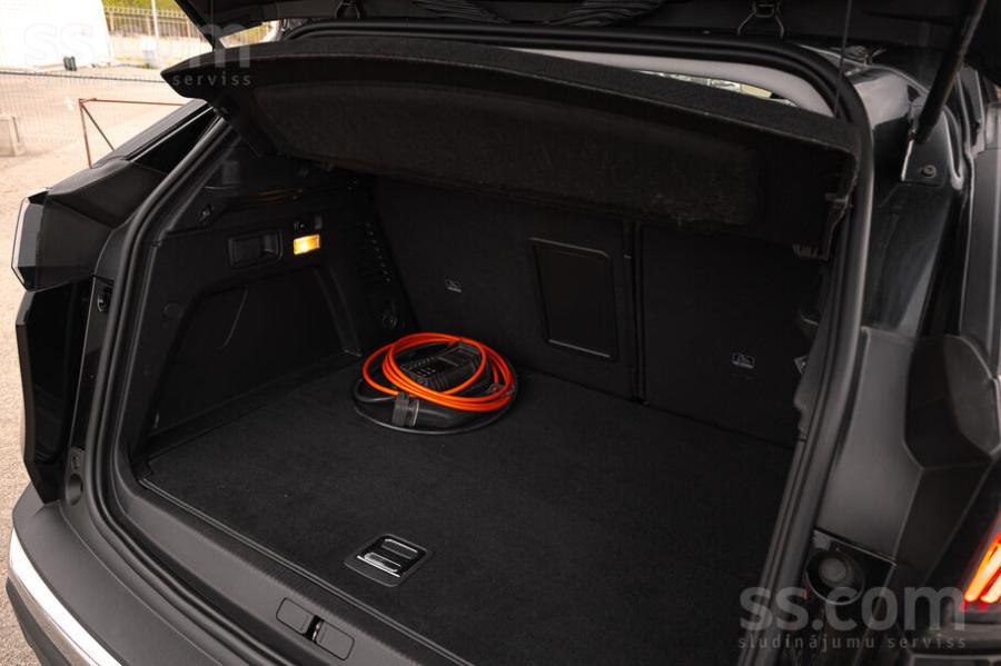 Black Peugeot 3008 2021 in Jelgava, with an engine capacity of 1.60 L and mileage of 135 thousand km for 16690 €, photo 15 on AUTOMOTO.COM.LV