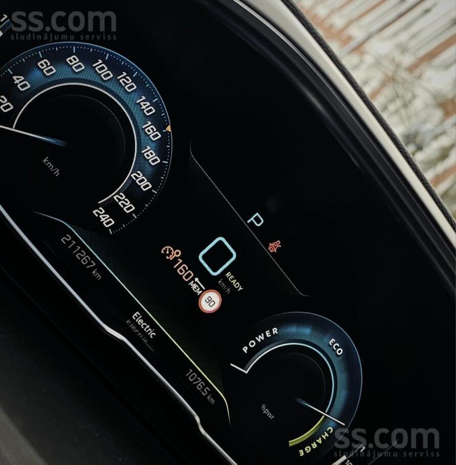 Black Peugeot 3008 2021 in Jelgava, with an engine capacity of 1.60 L and mileage of 211 thousand km for 16500 €, photo 8 on AUTOMOTO.COM.LV