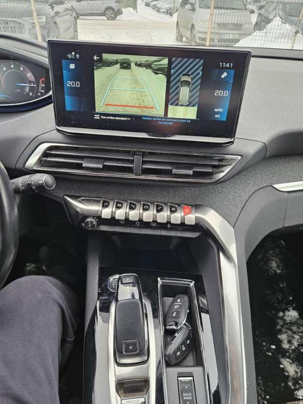 Black Peugeot 3008 2022 in Vilnius, with an engine capacity of 1.20 L and mileage of 140 thousand km for 15367 €, photo 11 on AUTOMOTO.COM.LV