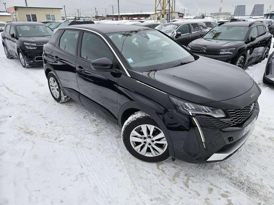 Black Peugeot 3008 2022 in Vilnius, with an engine capacity of 1.20 L and mileage of 186 thousand km for 12463 €, photo 1 on AUTOMOTO.COM.LV