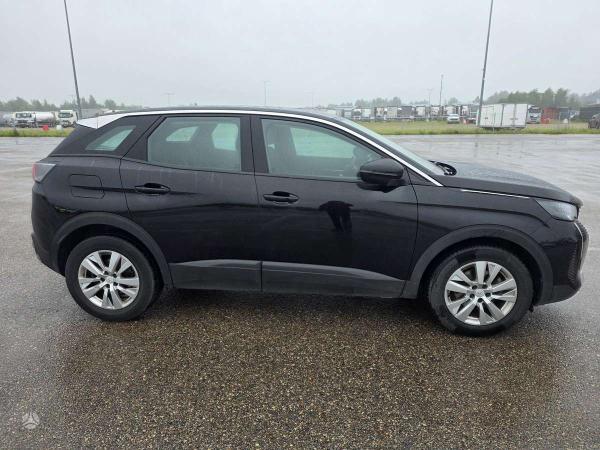 Black Peugeot 3008 2022 in Vilnius, with an engine capacity of 1.20 L and mileage of 152 thousand km for 12900 €, photo 3 on AUTOMOTO.COM.LV