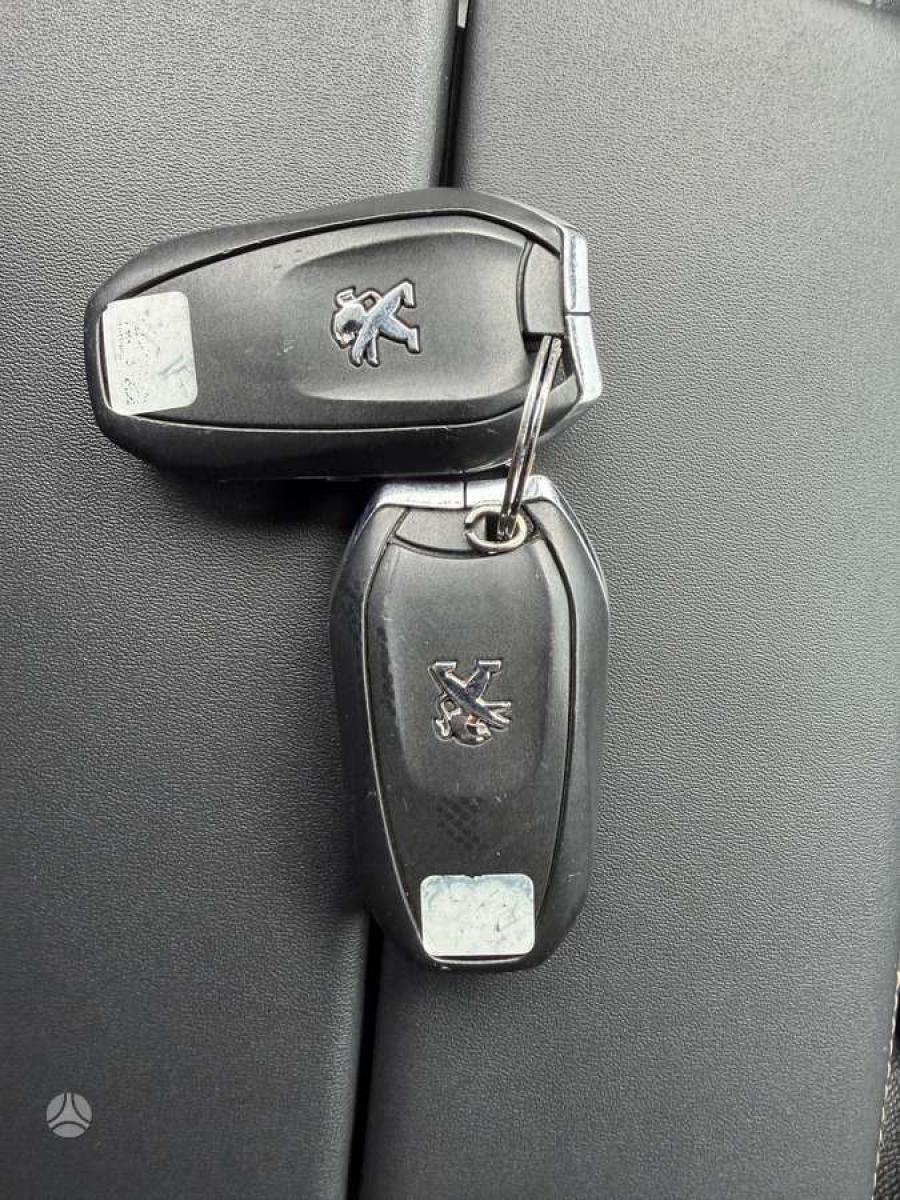 Melns Peugeot 3008 2022 Marijampole, ar dzinēja tilpumu 1.20 L un nobraukumu 98 tūkst. km par 16940 €, foto 38 vietnē AUTOMOTO.COM.LV