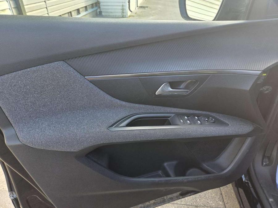 Melns Peugeot 3008 2022 Viļņa, ar dzinēja tilpumu 1.50 L un nobraukumu 219 tūkst. km par 15000 €, foto 19 vietnē AUTOMOTO.COM.LV