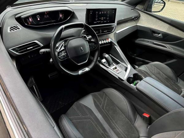 Black Peugeot 3008 2022 in Kaunas, with an engine capacity of 1.20 L and mileage of 170 thousand km for 15900 €, photo 6 on AUTOMOTO.COM.LV