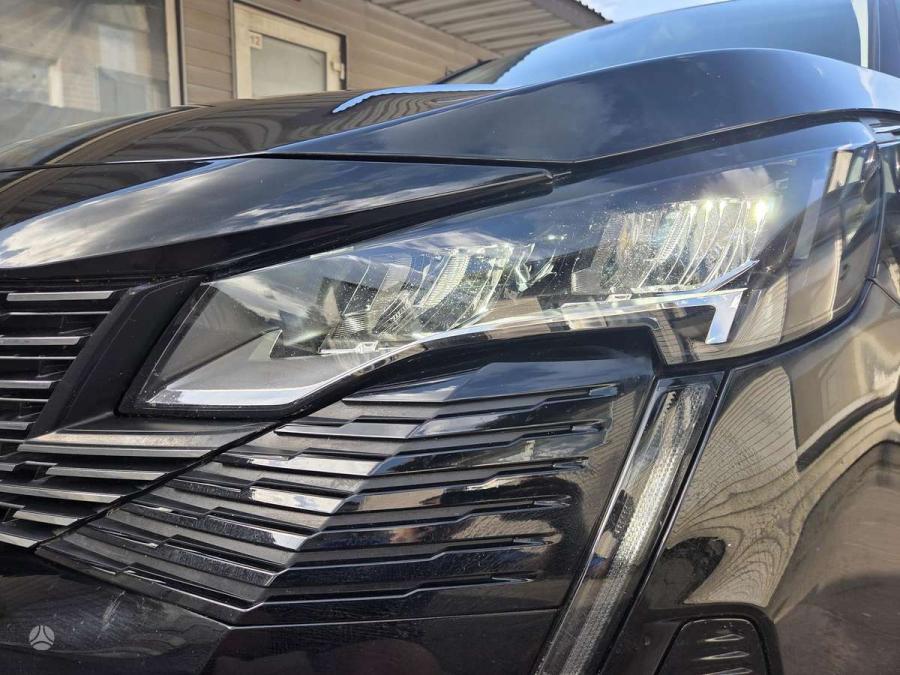Black Peugeot 3008 2022 in Vilnius, with an engine capacity of 1.50 L and mileage of 219 thousand km for 15000 €, photo 9 on AUTOMOTO.COM.LV