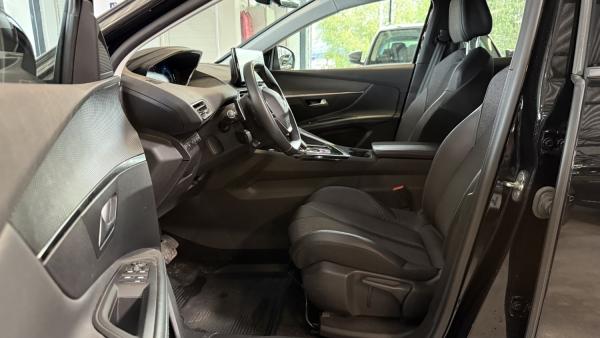 Peugeot 3008 2022 Rīga vietnē Melns Peugeot 3008 2022 Rīga, ar dzinēja tilpumu 1.60 L un nobraukumu 39 tūkst. km par 19900 €, foto 11 vietnē AUTOMOTO.COM.LV