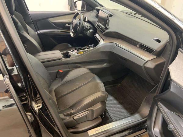 Black Peugeot 3008 2023 in Vilnius, with an engine capacity of 1.20 L and mileage of 103 thousand km for 16335 €, photo 7 on AUTOMOTO.COM.LV
