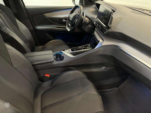 Black Peugeot 3008 2023 in Vilnius, with an engine capacity of 1.20 L and mileage of 100 thousand km for 17900 €, photo 8 on AUTOMOTO.COM.LV