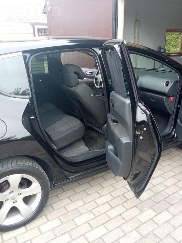 Black Peugeot 3008 2010 in Ogre, with an engine capacity of 1.60 L and mileage of 295 thousand km for 3750 €, photo 5 on AUTOMOTO.COM.LV