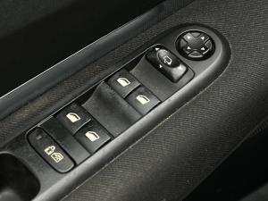 Melns Peugeot 3008 2010 Rēzekne, ar dzinēja tilpumu 1.60 L un nobraukumu 281 tūkst. km par 3550 €, foto 21 vietnē AUTOMOTO.COM.LV