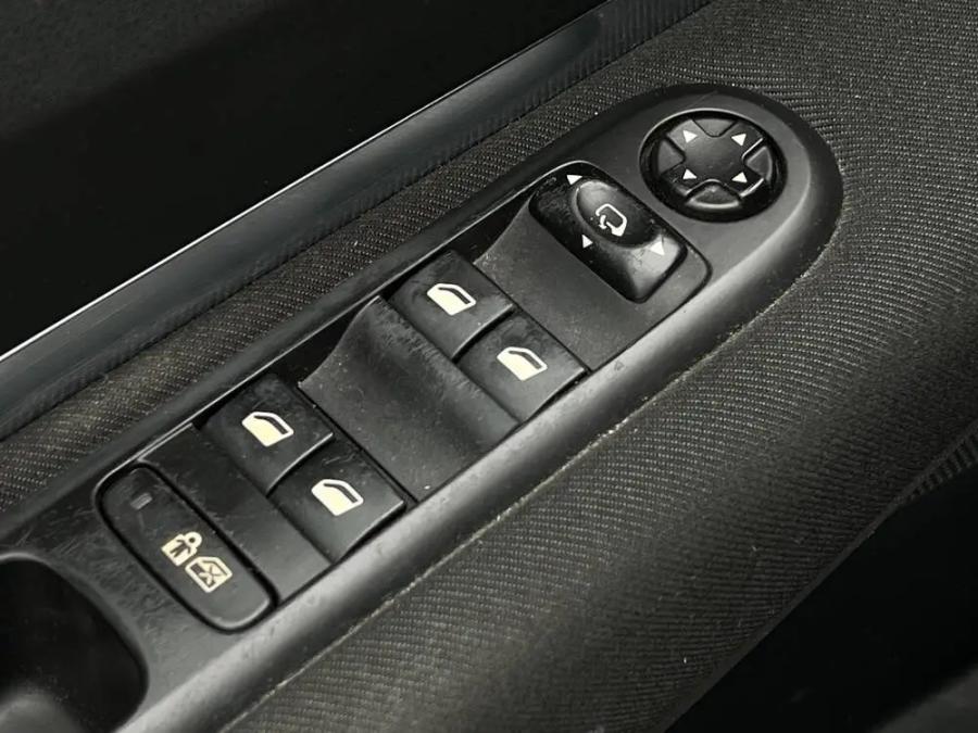 Melns Peugeot 3008 2010 Rēzekne, ar dzinēja tilpumu 1.60 L un nobraukumu 281 tūkst. km par 3550 €, foto 21 vietnē AUTOMOTO.COM.LV