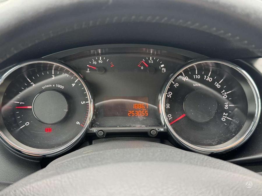 Melns Peugeot 3008 2011 Tauragė, ar dzinēja tilpumu 2.00 L un nobraukumu 253 tūkst. km par 3700 €, foto 16 vietnē AUTOMOTO.COM.LV