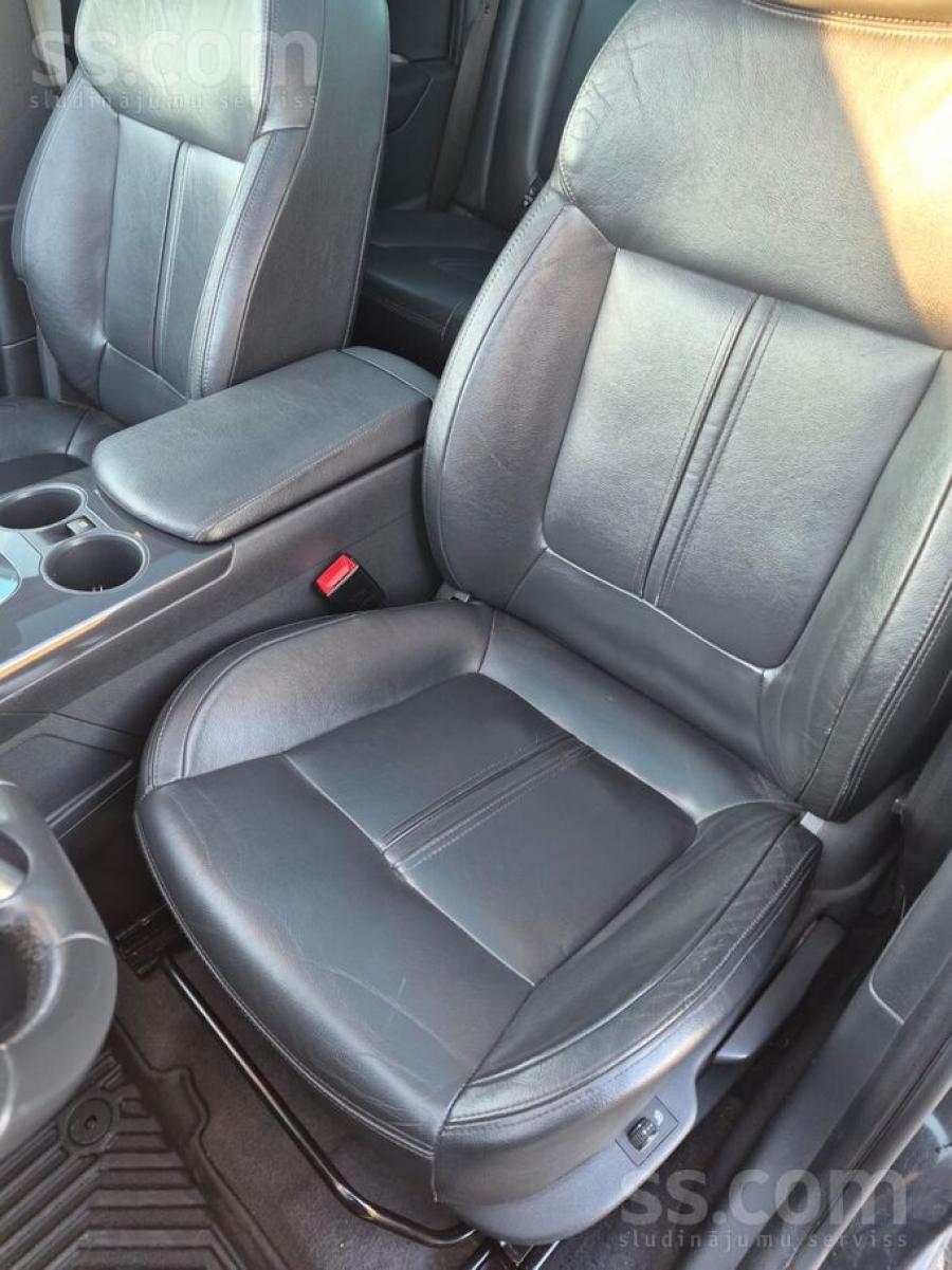 Black Peugeot 3008 2011 in Daugavpils, with an engine capacity of 2.00 L and mileage of 236 thousand km for 5150 €, photo 8 on AUTOMOTO.COM.LV