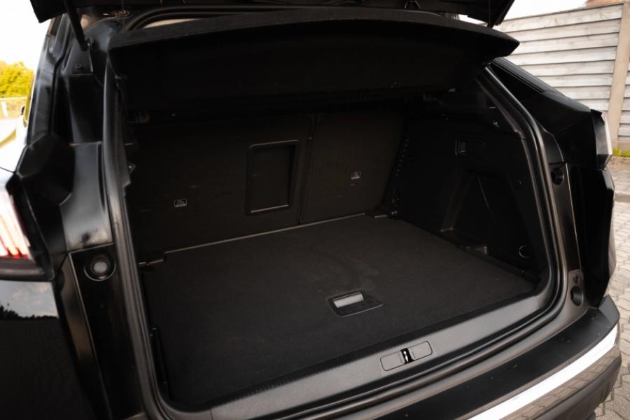 Black Peugeot 3008 2021 in Riga, with an engine capacity of 1.50 L and mileage of 170 thousand km for 22990 €, photo 13 on AUTOMOTO.COM.LV