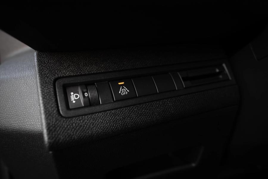 Black Peugeot 3008 2021 in Riga, with an engine capacity of 1.50 L and mileage of 170 thousand km for 22990 €, photo 17 on AUTOMOTO.COM.LV