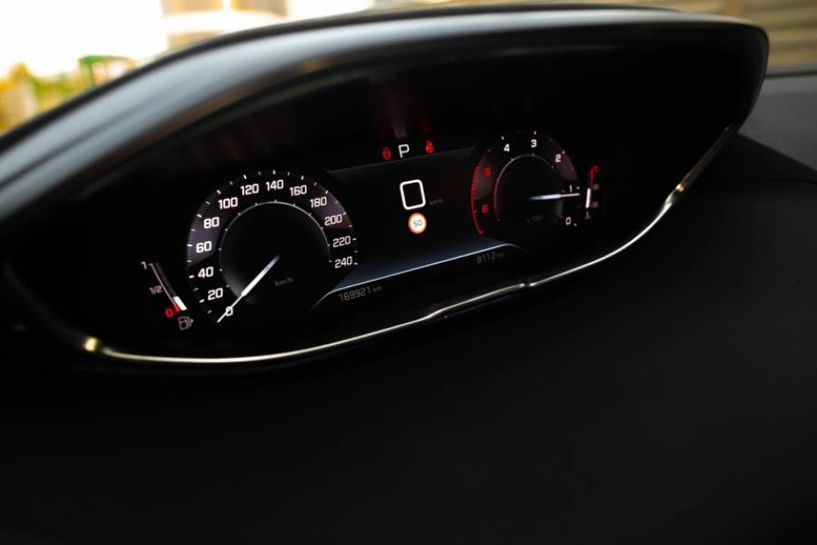 Black Peugeot 3008 2021 in Riga, with an engine capacity of 1.50 L and mileage of 170 thousand km for 22990 €, photo 19 on AUTOMOTO.COM.LV