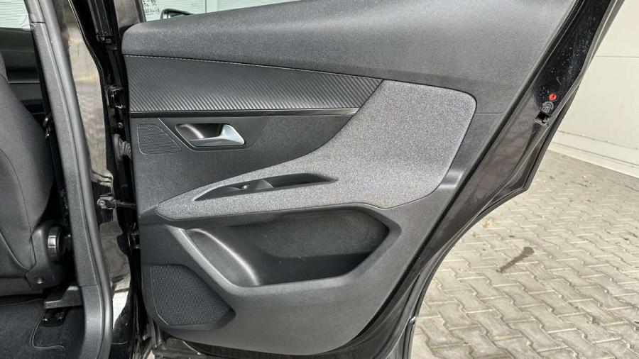 Black Peugeot 3008 2022 in Vilnius, with an engine capacity of 1.50 L and mileage of 176 thousand km for 12935 €, photo 20 on AUTOMOTO.COM.LV