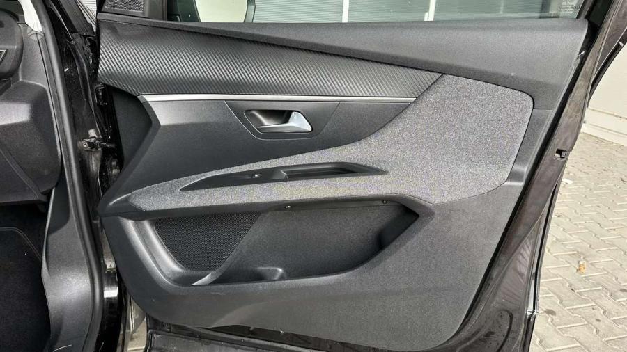 Black Peugeot 3008 2022 in Vilnius, with an engine capacity of 1.50 L and mileage of 176 thousand km for 12935 €, photo 21 on AUTOMOTO.COM.LV