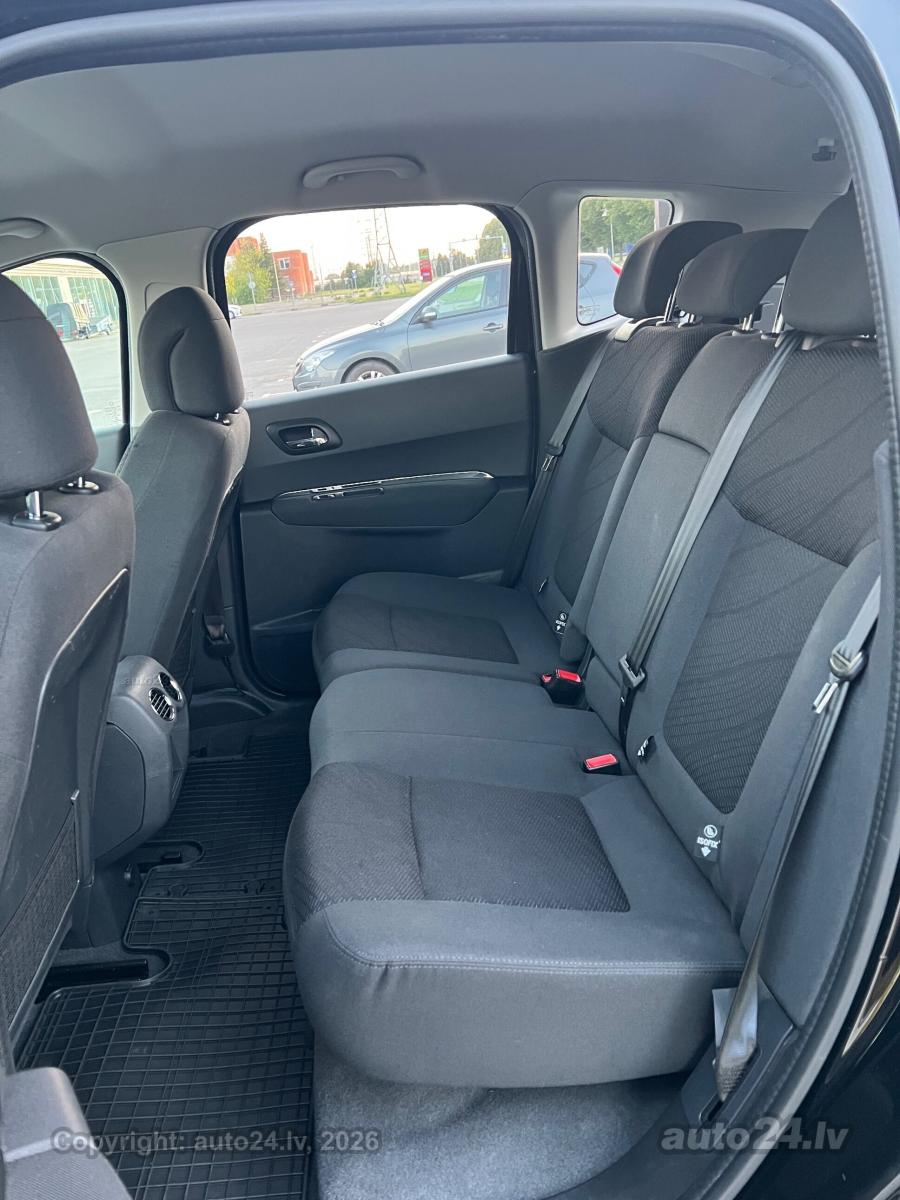 Black Peugeot 3008 2016 in Narva, with an engine capacity of 1.60 L and mileage of 265 thousand km for 4499 €, photo 26 on AUTOMOTO.COM.LV