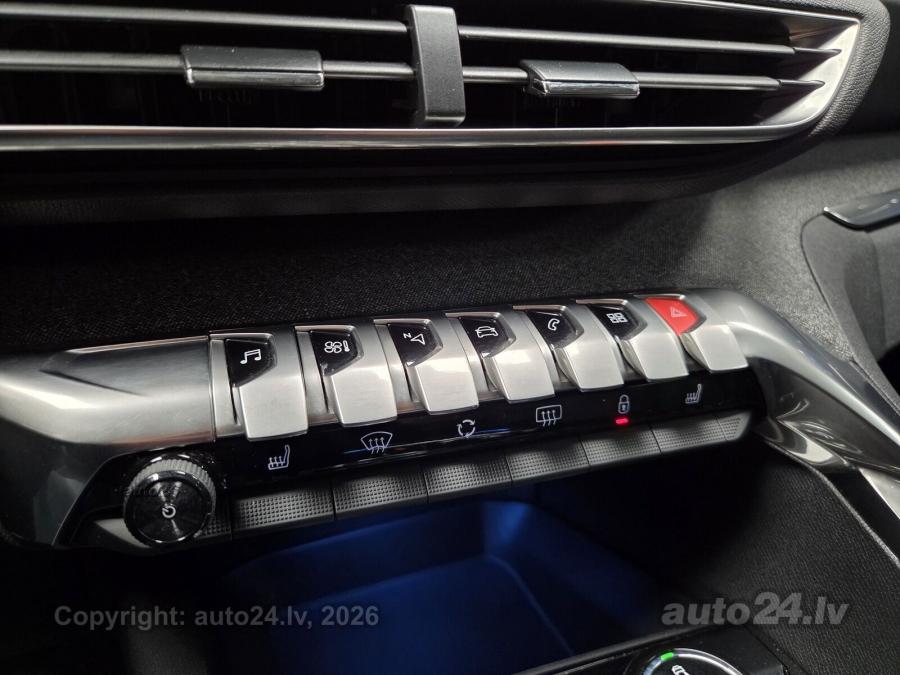 Melns Peugeot 3008 2018 Tallina, ar dzinēja tilpumu 1.50 L un nobraukumu 135 tūkst. km par 12490 €, foto 12 vietnē AUTOMOTO.COM.LV
