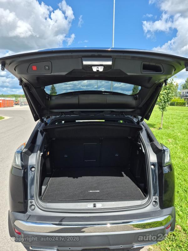 Melns Peugeot 3008 2021 Tallina, ar dzinēja tilpumu 1.20 L un nobraukumu 107 tūkst. km par 17800 €, foto 5 vietnē AUTOMOTO.COM.LV