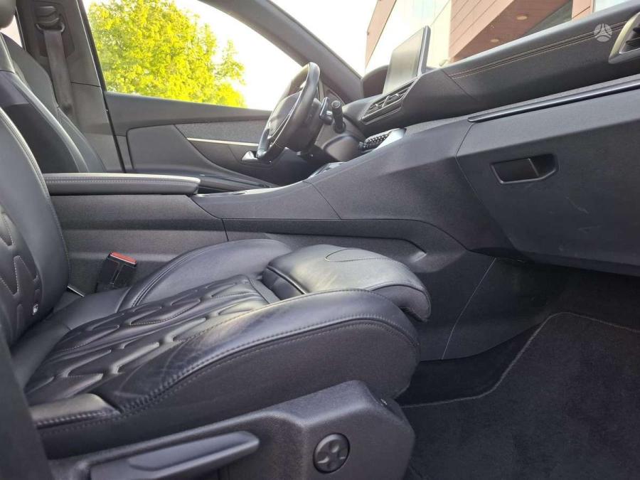 Blue Peugeot 3008 2019 in Utena, with an engine capacity of 1.50 L and mileage of 141 thousand km for 14950 €, photo 22 on AUTOMOTO.COM.LV