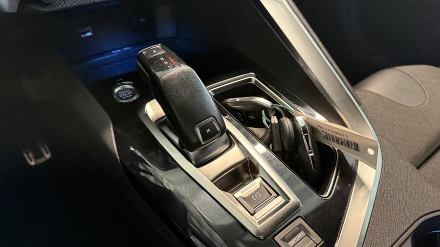 Zils Peugeot 3008 2019 Rīga, ar dzinēja tilpumu 1.60 L un nobraukumu 156 tūkst. km par 13900 €, foto 25 vietnē AUTOMOTO.COM.LV