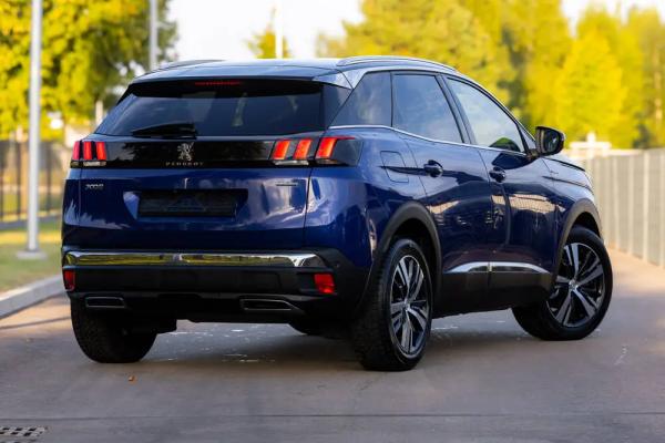 Blue Peugeot 3008 2020 in Jelgava, with an engine capacity of 1.20 L and mileage of 124 thousand km for 11200 €, photo 4 on AUTOMOTO.COM.LV