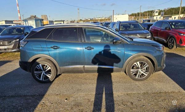 Blue Peugeot 3008 2021 in Vilnius, with an engine capacity of 1.20 L and mileage of 172 thousand km for 14762 €, photo 4 on AUTOMOTO.COM.LV