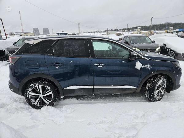 Blue Peugeot 3008 2022 in Vilnius, with an engine capacity of 1.20 L and mileage of 94 thousand km for 14399 €, photo 4 on AUTOMOTO.COM.LV