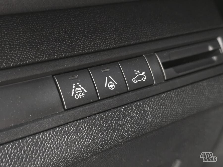 Blue Peugeot 3008 2022 in Vilnius, with an engine capacity of 1.20 L and mileage of 60 thousand km for 22490 €, photo 32 on AUTOMOTO.COM.LV