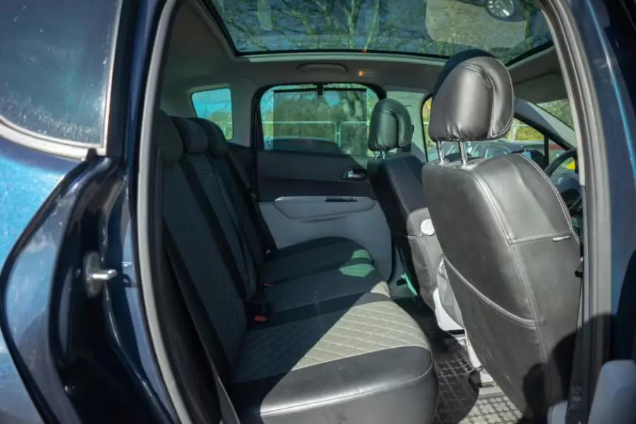 Blue Peugeot 3008 2009 in Liepaja, with an engine capacity of 1.60 L and mileage of 310 thousand km for 3100 €, photo 11 on AUTOMOTO.COM.LV