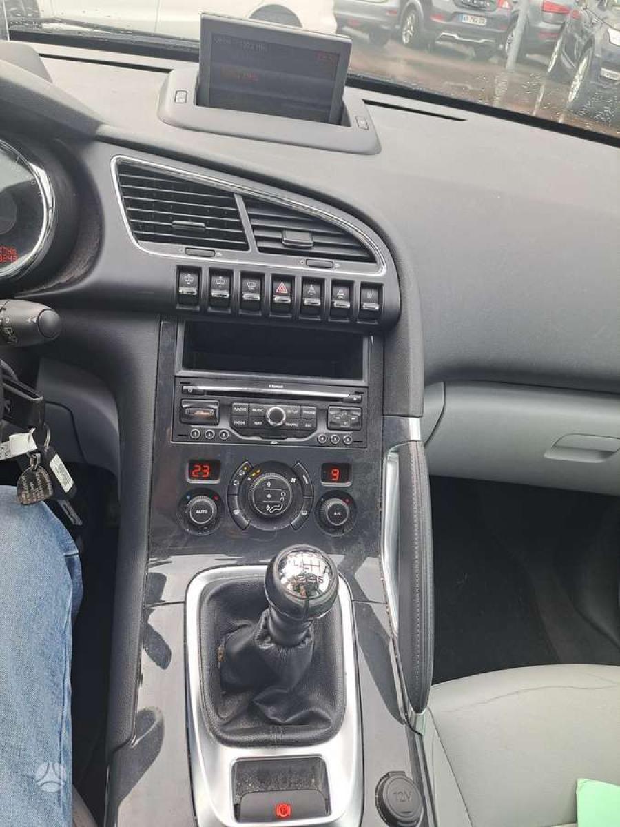Blue Peugeot 3008 2012 in Taurage, with an engine capacity of 1.60 L and mileage of 241 thousand km for 3750 €, photo 11 on AUTOMOTO.COM.LV