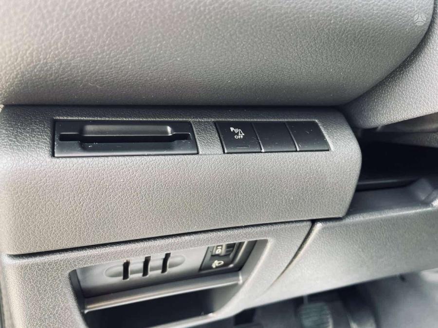 Zils Peugeot 3008 2012 Viļņa, ar dzinēja tilpumu 1.56 L un nobraukumu 200 tūkst. km par 4100 €, foto 23 vietnē AUTOMOTO.COM.LV