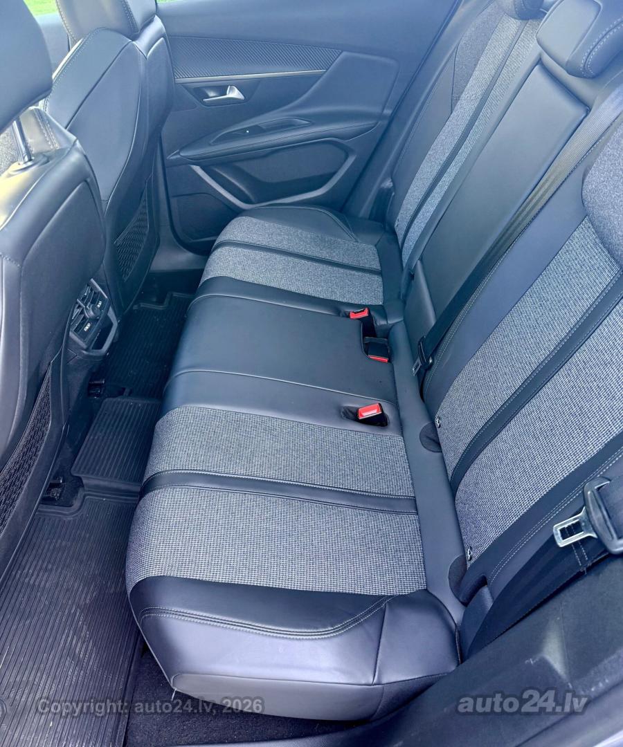 Blue Peugeot 3008 2017 in Tallinn, with an engine capacity of 1.20 L and mileage of 173 thousand km for 11199 €, photo 12 on AUTOMOTO.COM.LV