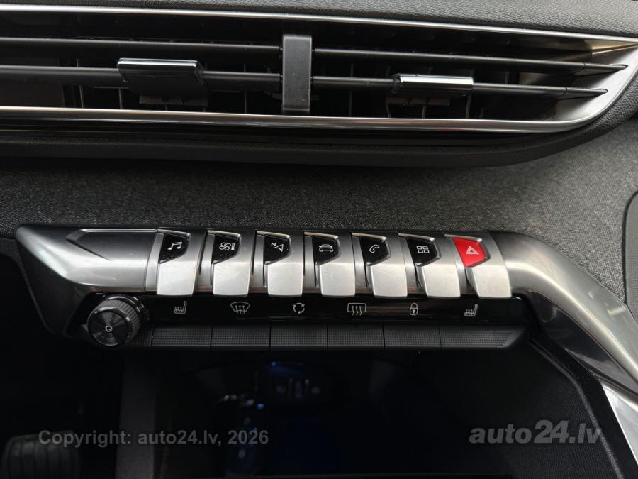 Blue Peugeot 3008 2018 in Tallinn, with an engine capacity of 1.20 L and mileage of 120 thousand km for 11900 €, photo 15 on AUTOMOTO.COM.LV