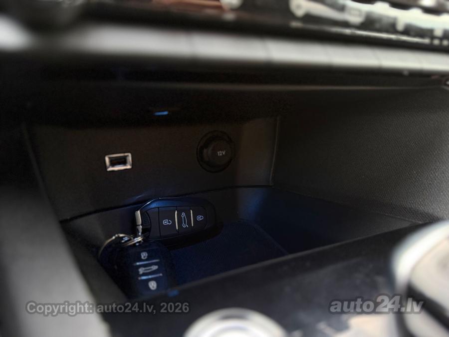 Blue Peugeot 3008 2018 in Tallinn, with an engine capacity of 1.20 L and mileage of 120 thousand km for 11900 €, photo 21 on AUTOMOTO.COM.LV